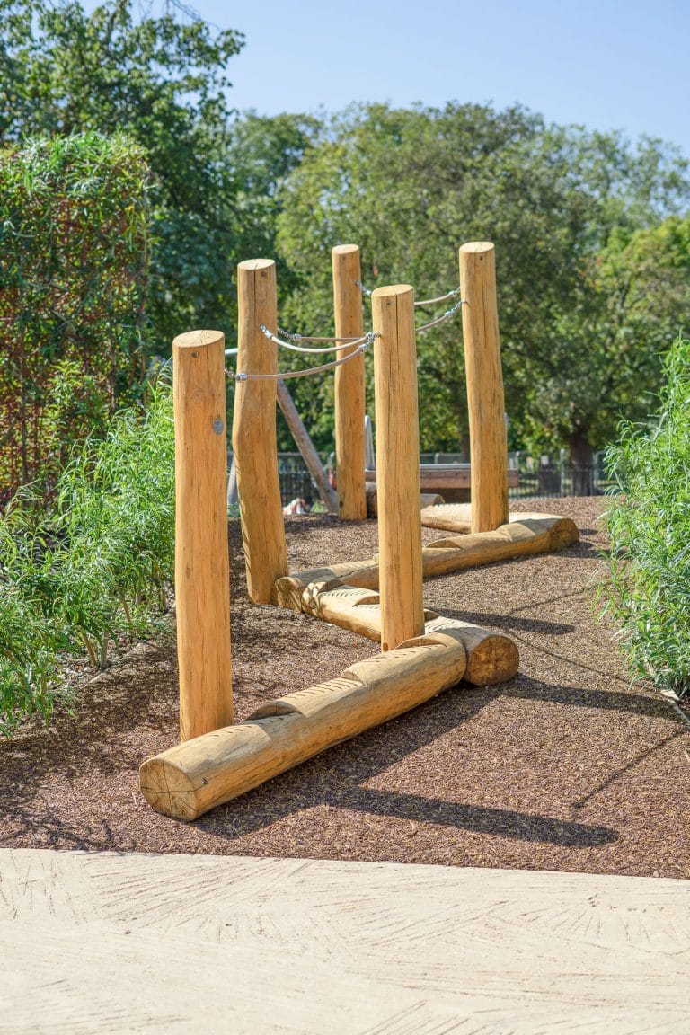 Stepped Balance Log Trail Robinia – Duncan & Grove